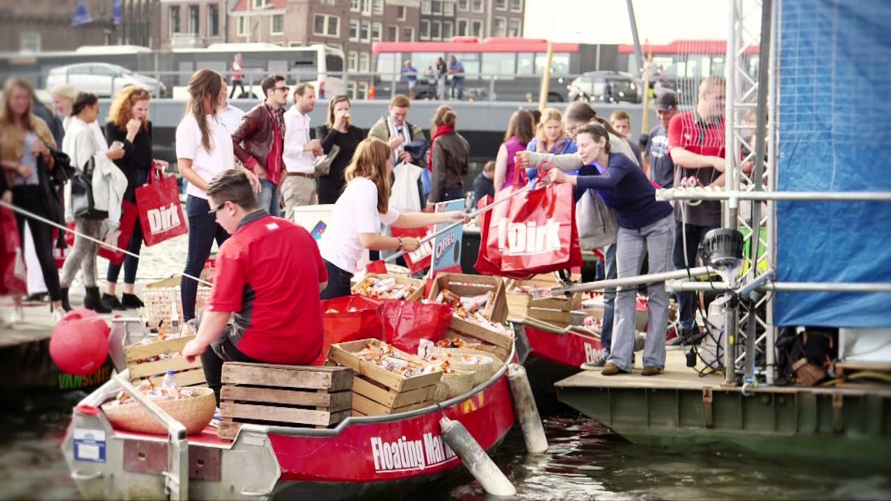 Dirk promotes itself with a floating supermarket - InstoreMag