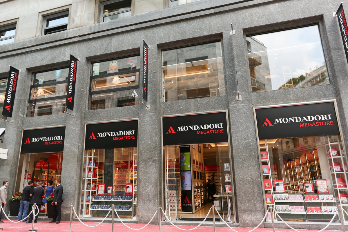 Il nuovo Mondadori Megastore, libreria dei servizi e luogo d'incontro ...